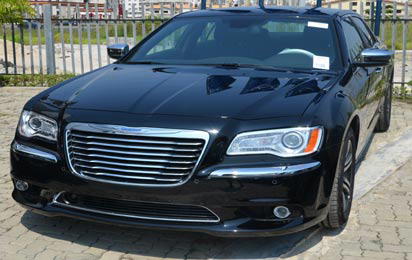 Chrysler 300 becomes America’s 1st luxury sedan with 8-speed A/T ...