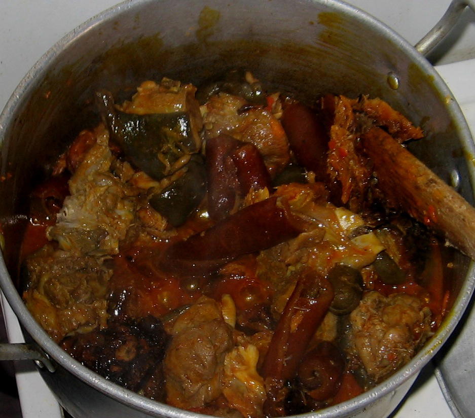 Father of 2 steals pot of soup, fufu, gari - Vanguard News