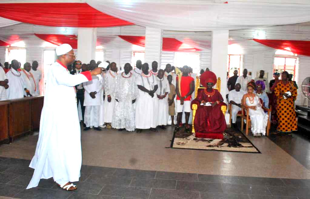 Photos: Oba Ewuare II, Special Thanksgiving on Ugie Ododua, Ugie Ivie ...