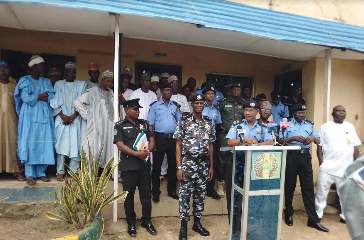 Taraba: Police arrest supplier of AK-47 riffles to kidnappers ...