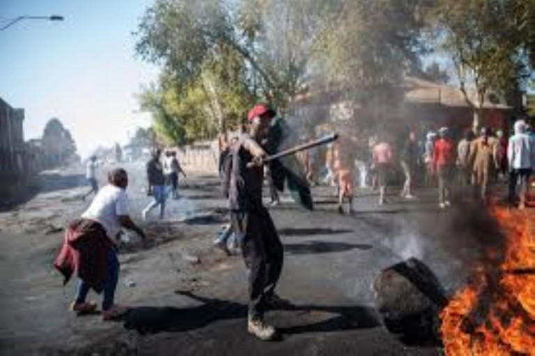 Anti-immigrant protest: S’Africans target Nigerians, others, call for ...
