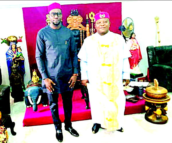 Film maker, Odera Ozoka mingles with Auguleri monarch