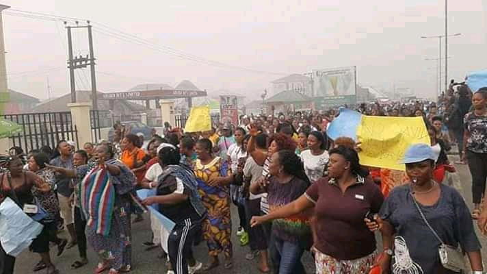PDP secretariat burnt as protests rock Bayelsa - Vanguard News
