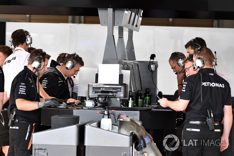 Mercedes Formula 1 engineers help develop coronavirus breathing aid