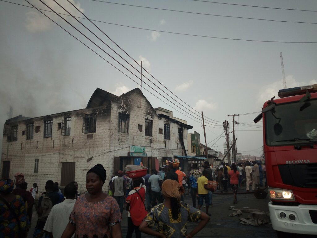 PHOTOS: Aftermath of Dugbe Alawo Market fire in Ibadan - Vanguard News