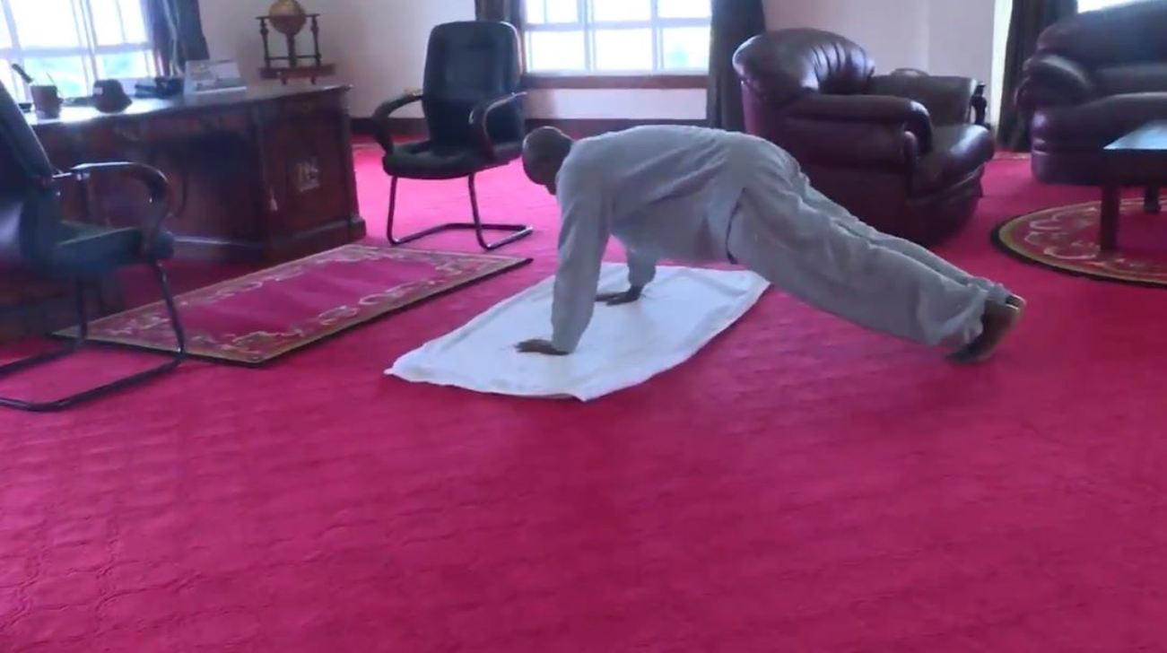 VIDEO: Uganda’s 75-year-old president workout with push-ups indoor