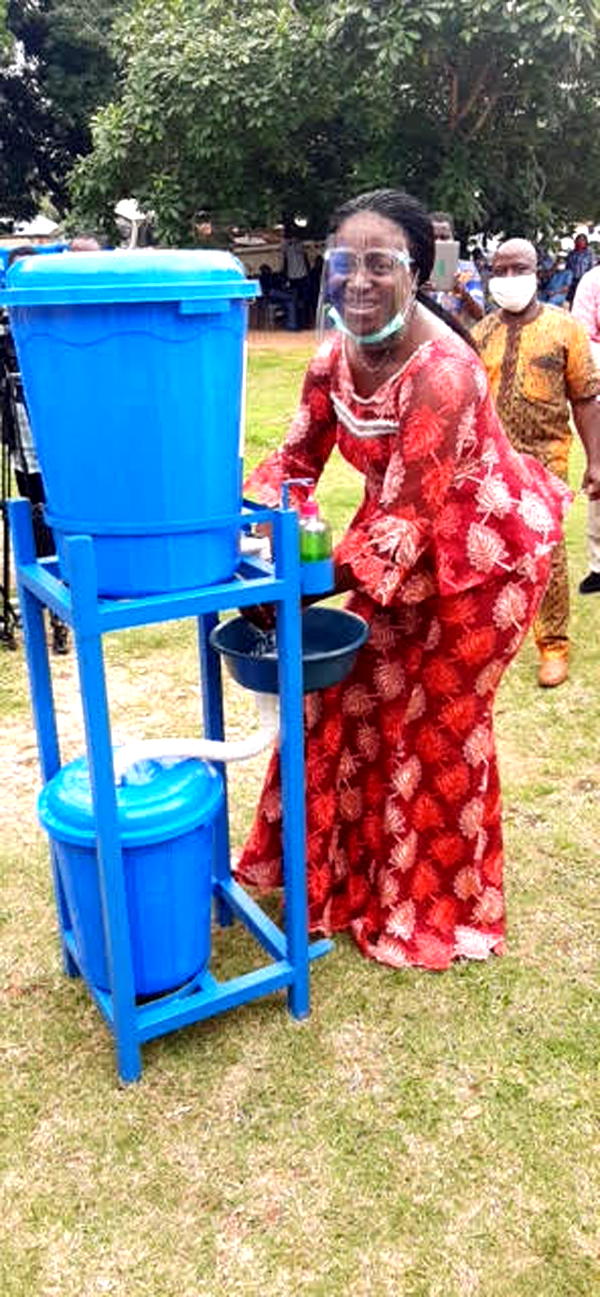 COVID-19: UNICEF donates 5,000 WASH kits, 100 touchless hand washing ...