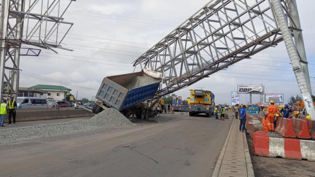PHOTOS: Truck collides with signpost along Lagos-Ibadan expressway