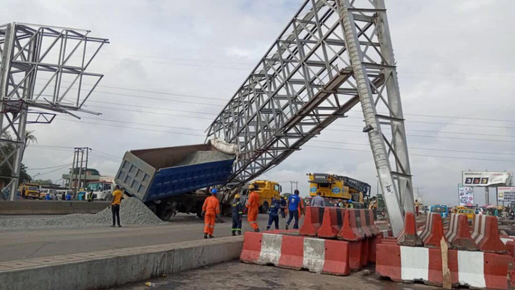 PHOTOS: Truck collides with signpost along Lagos-Ibadan expressway