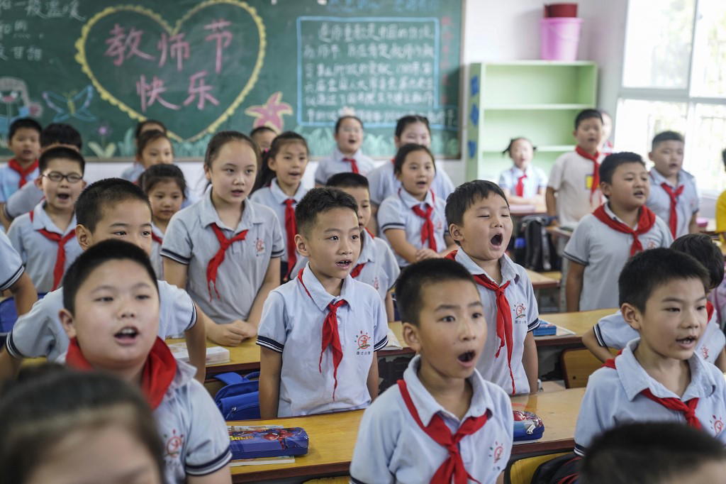 China bans classroom mobile phone use over addiction concerns