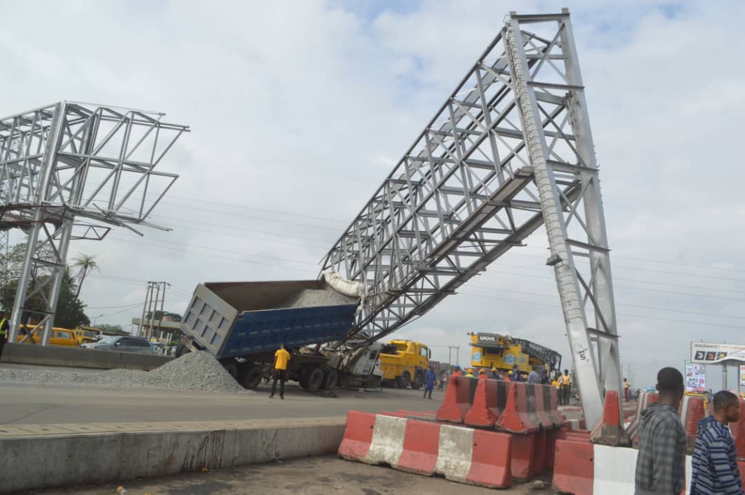 PHOTOS: Truck collides with signpost along Lagos-Ibadan expressway