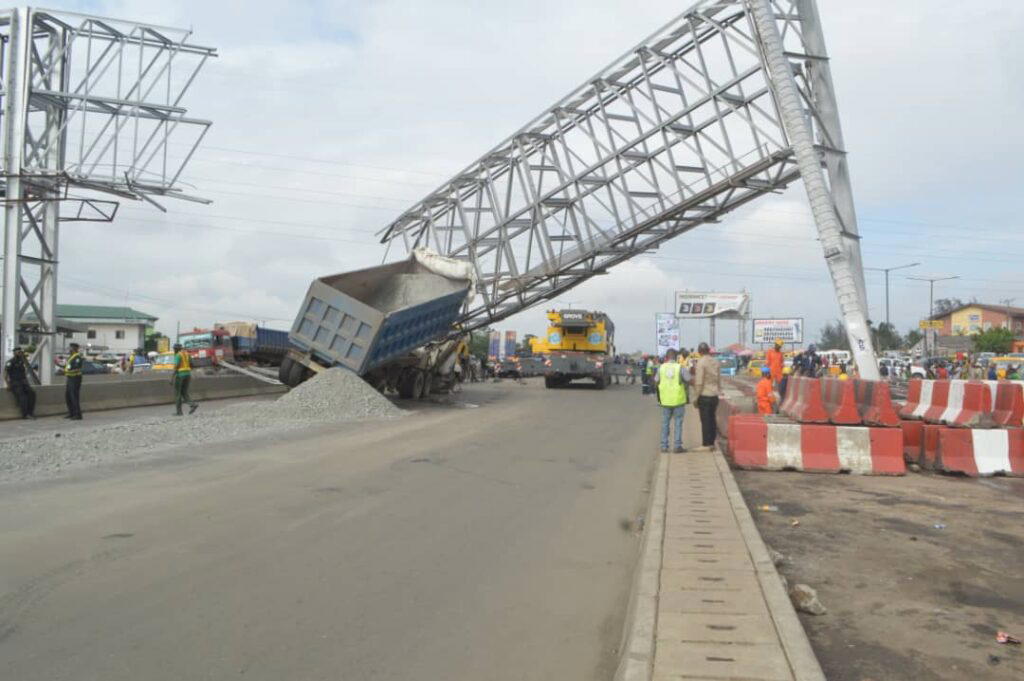 PHOTOS: Truck collides with signpost along Lagos-Ibadan expressway