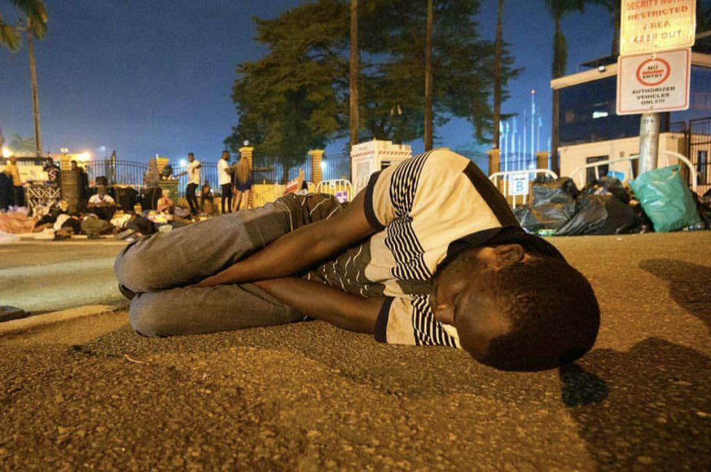 PHOTOS: Protesters sleep at Lekki Tollgate as they fight for better ...