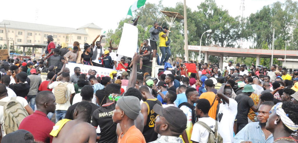 #ENDSARS PROTESTS: Shootings, killings in Lagos as states impose curfew