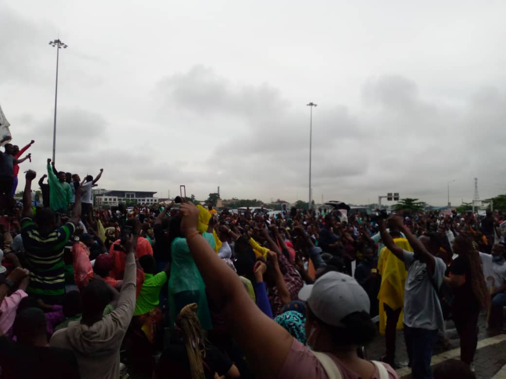 #ENDSARS protesters observe moment of silence for those killed