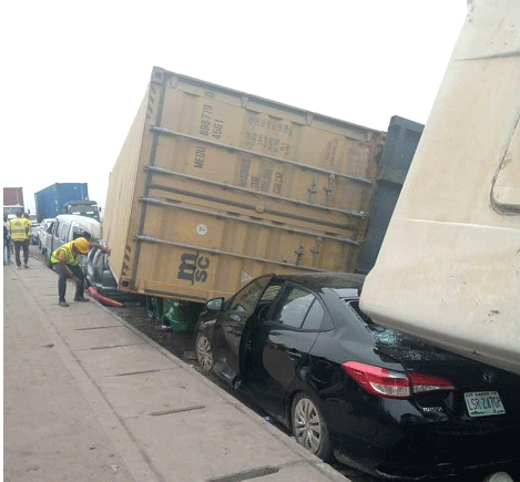 No life lost as 40ft container, truck fall on 4 vehicles in Lagos