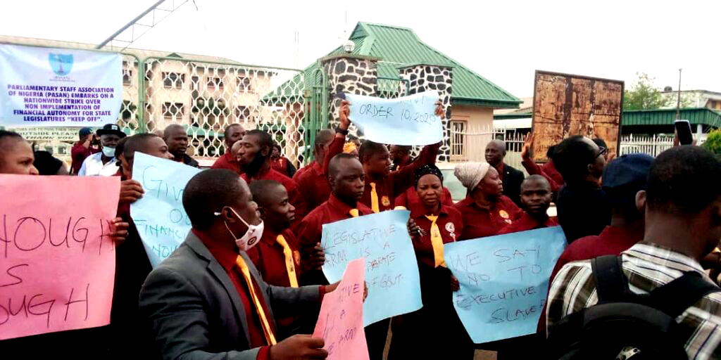 Protest: Oyo legislative workers shut Assembly indefinitely, insist on ...
