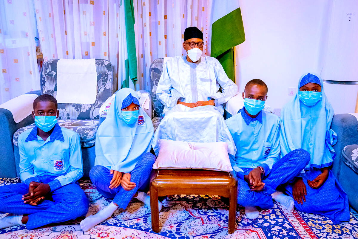 PHOTOS: Buhari receives GMD NNPC, students of Pace Setters School ...
