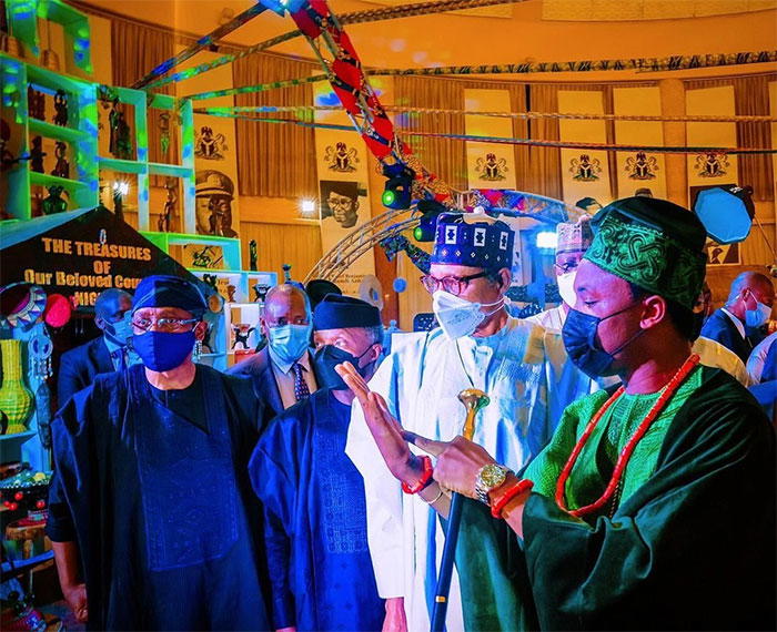 Buhari’s photographer, Omoboriowo, now world record holder for largest ...