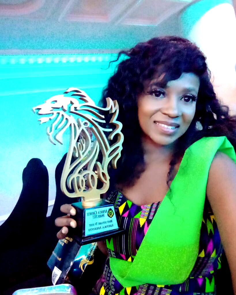 Adetola Aderinto wins most Dynamic TV host 2021 at Africa choice Awards ...