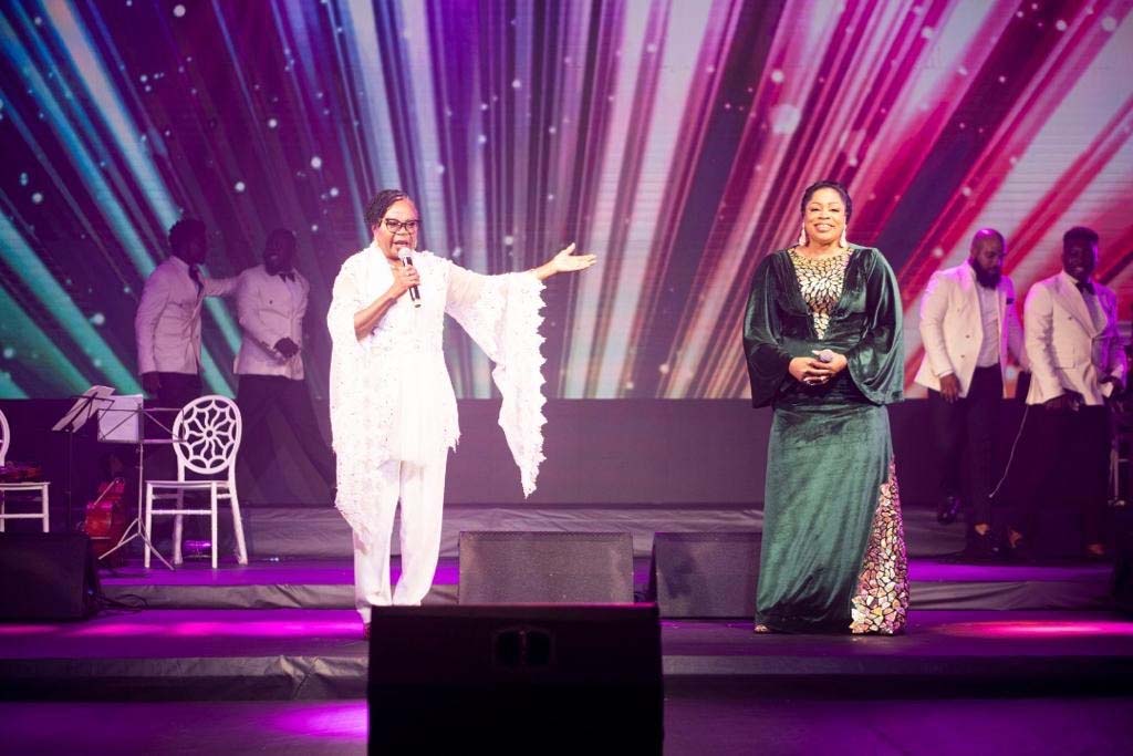 Sinach draw praises from American act, Todd Dulaney as her concert wows ...