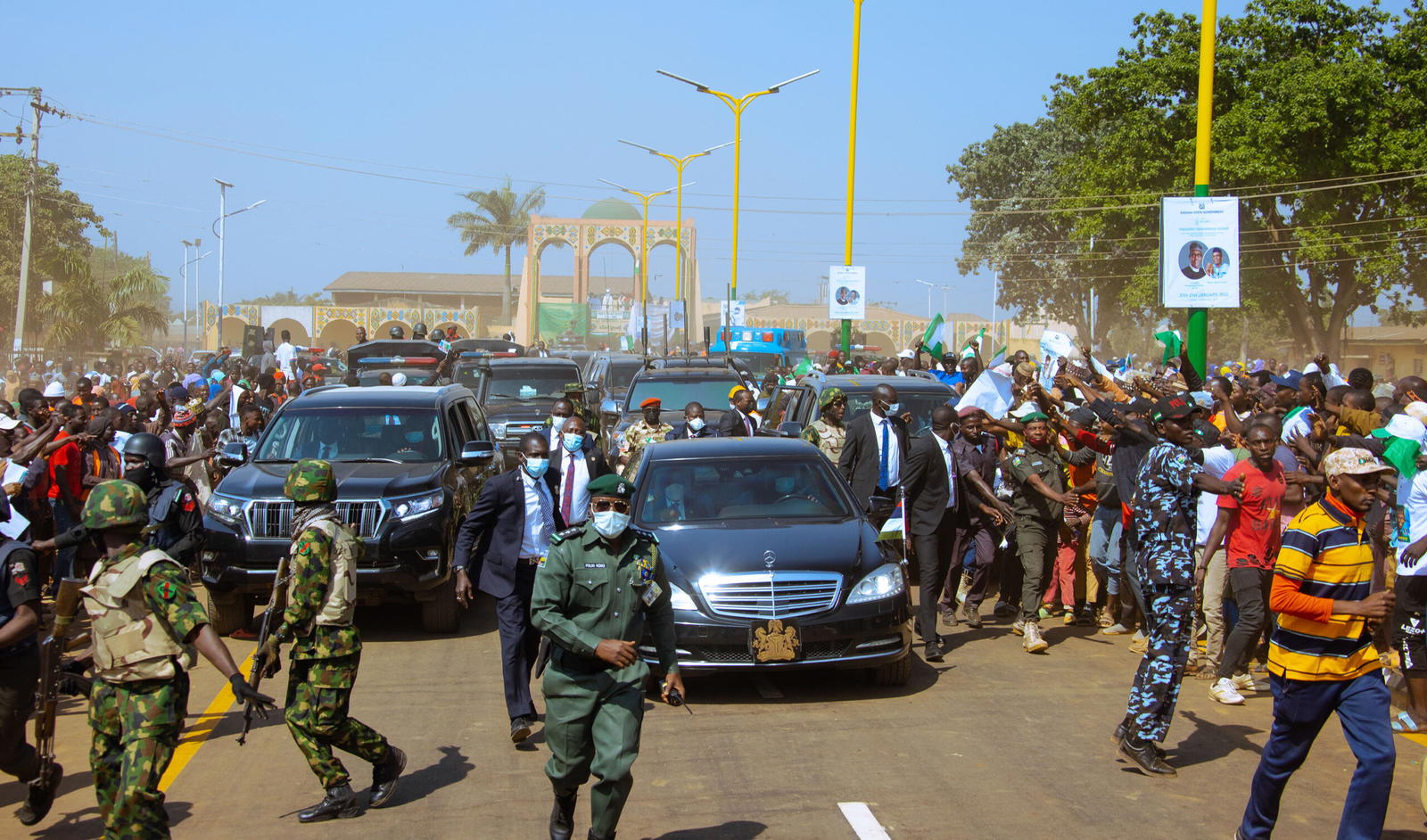 Buhari's visit to Kaduna: Security officials engage in fisticuffs over ...