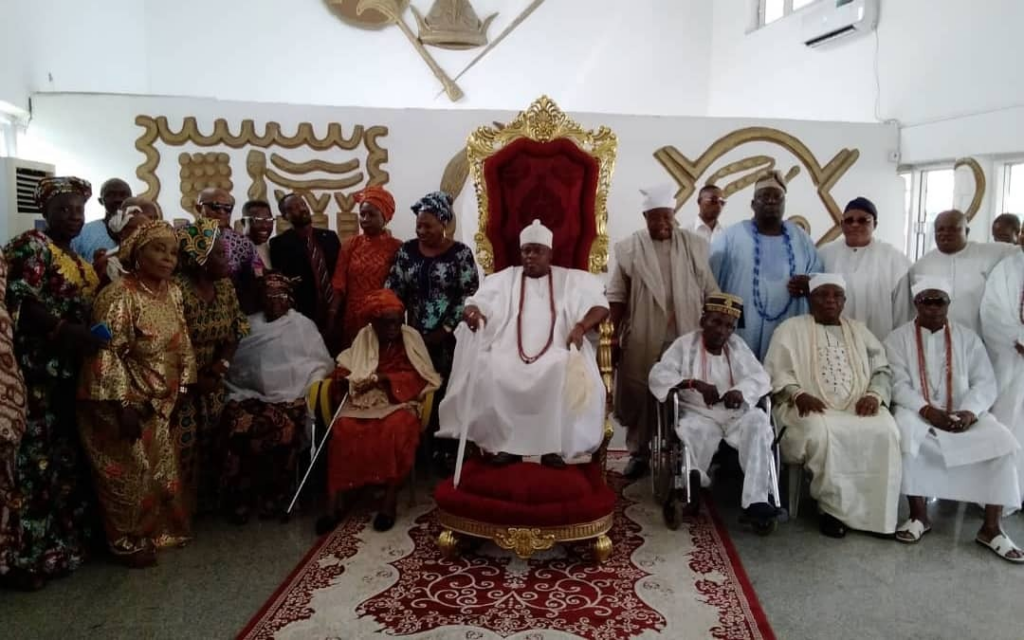 Iru royal tussle: Aggrieved family reconciles with Oniru, Lawal ...