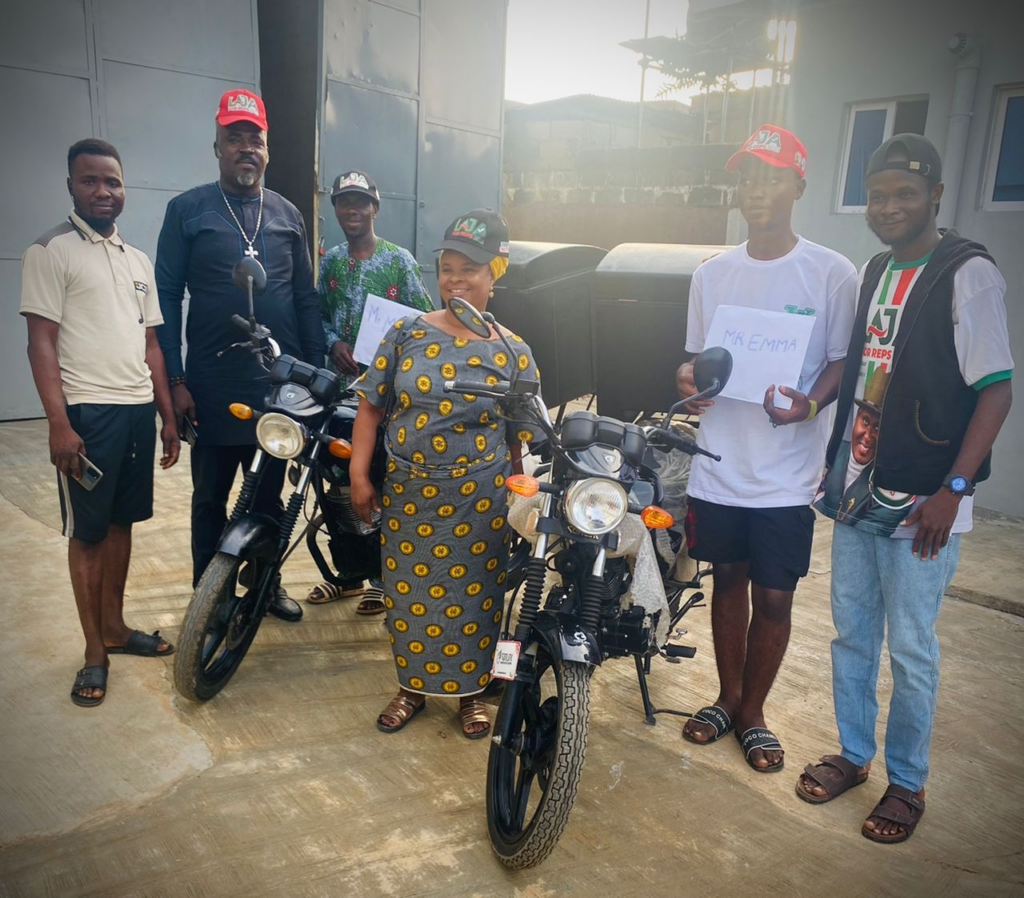 Oshodi-Isolo: Laja Adeoye empowers young entrepreneurs, asks youths to ...
