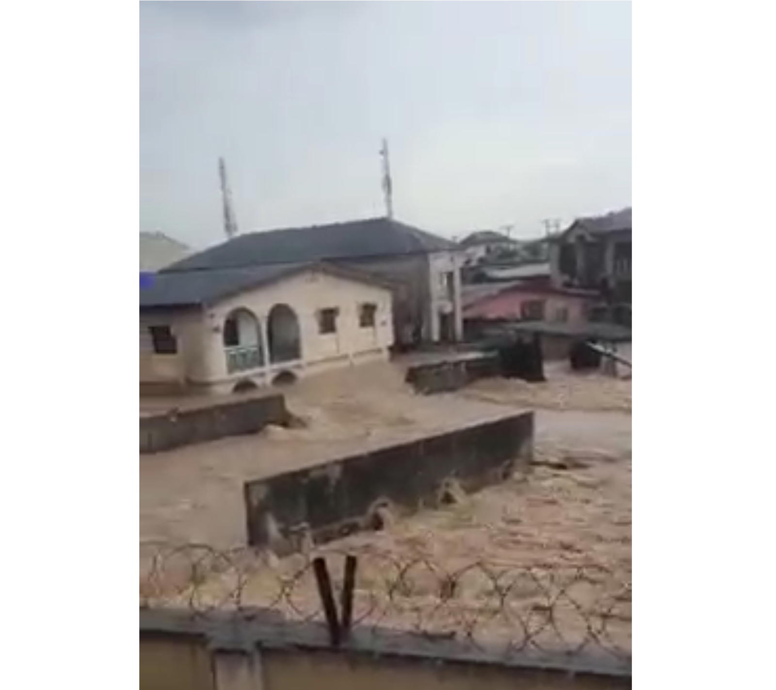 FLOOD SERIES: Flood in New Oko Oba, near Abule Egba, Lagos - Vanguard News
