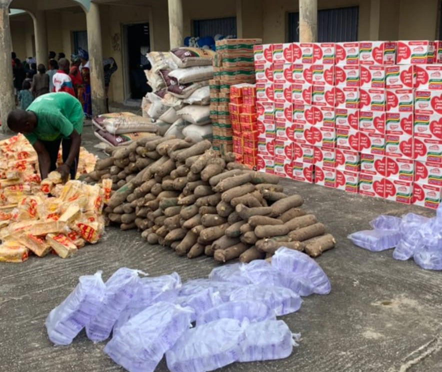 Emerhor-led Evwreni Peace Committee provides relief materials to IDP ...