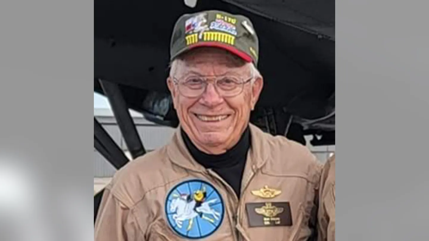 [Photos] Pilot, 5 crew members killed in airshow collision at Dallas ...