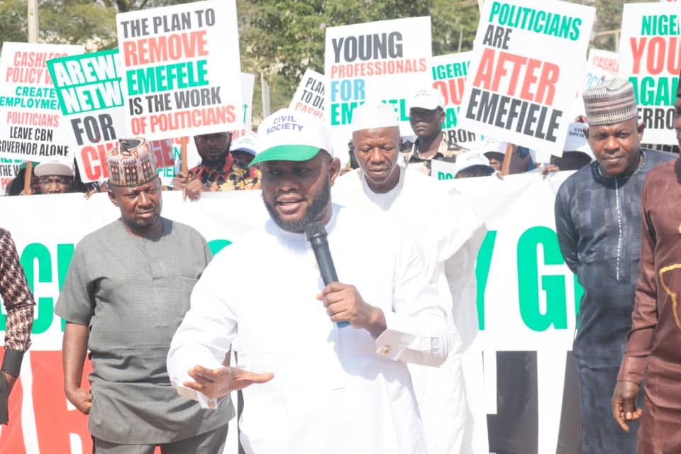 CBN Naira Reforms: Heavy protest hits Abuja, as CSOs warn DSS against ...