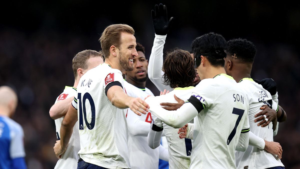 FA Cup: Harry Kane scores as Tottenham beat Portsmouth 1-0