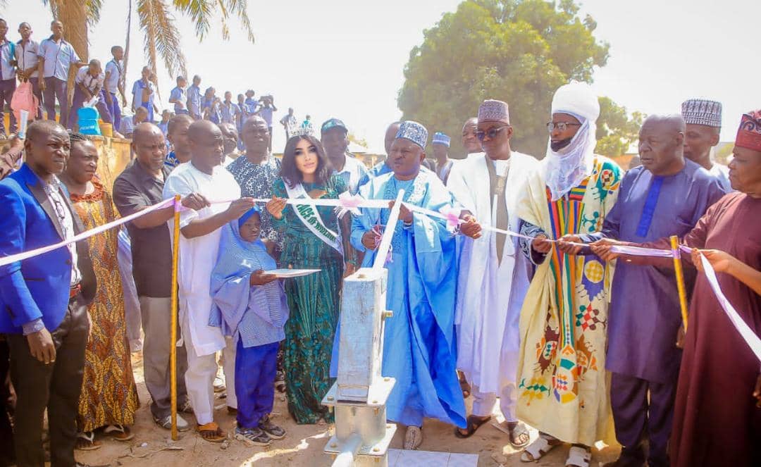 Face of Nigeria Queen, Tracy Solomon drills borehole for school in ...