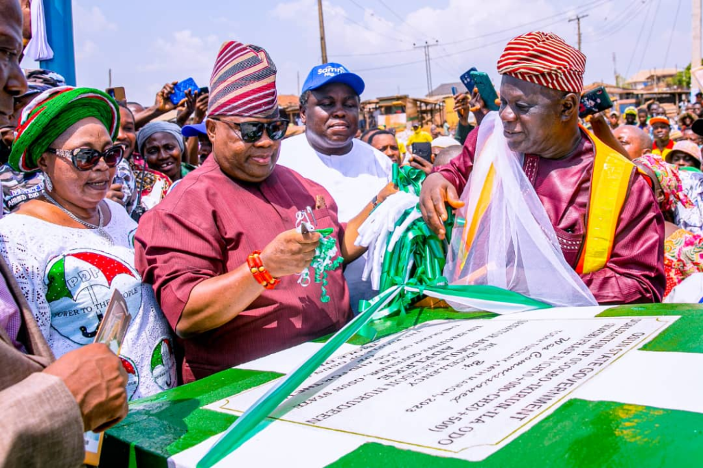Adeleke commissions Osogbo-Ikirun second phase road project - Vanguard News