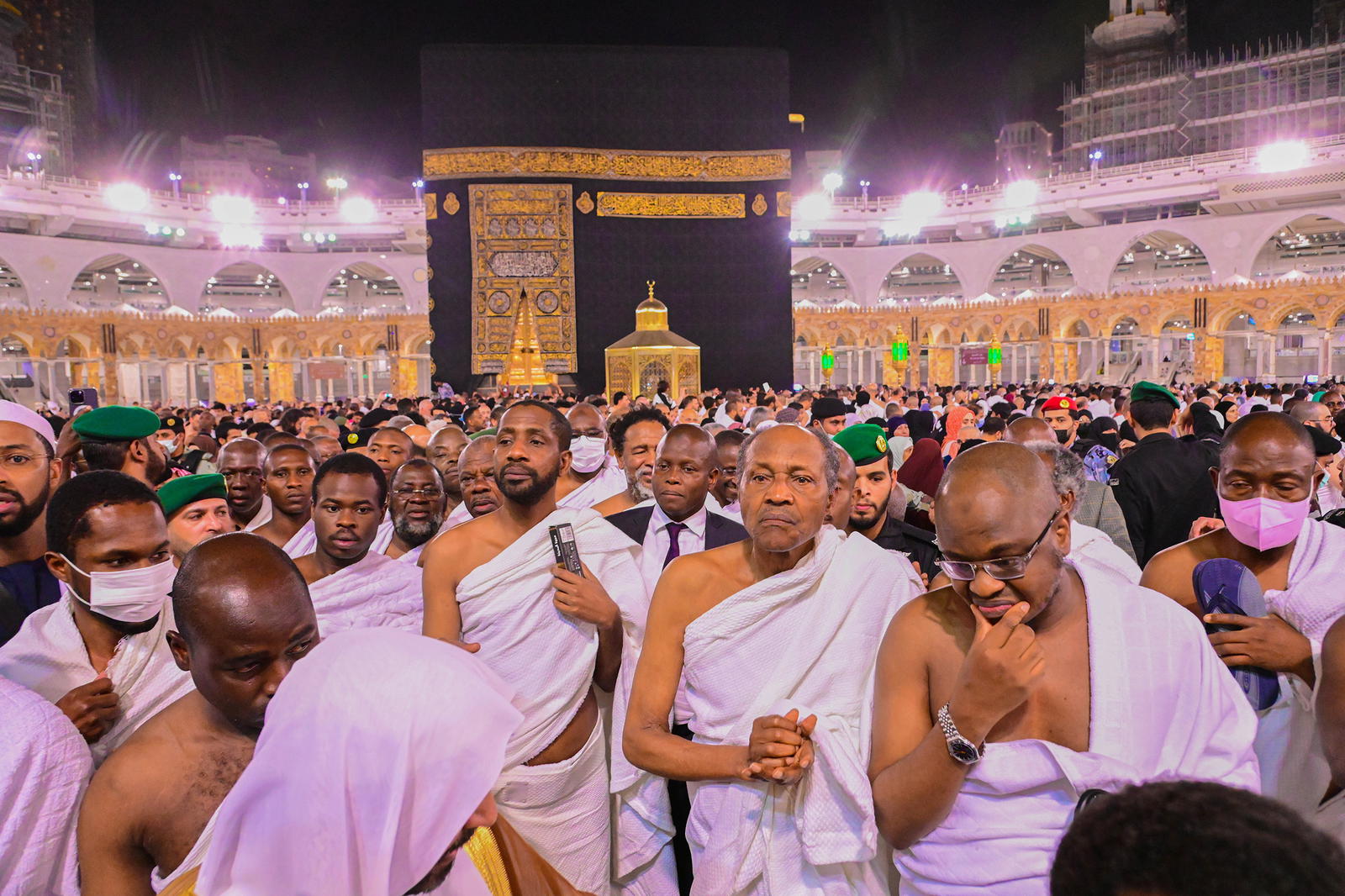 Buhari performs Umrah ritual amid tight security in Makkah - Vanguard News