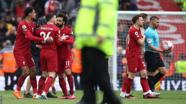 Liverpool's Robertson elbowed by assistant referee - Vanguard News