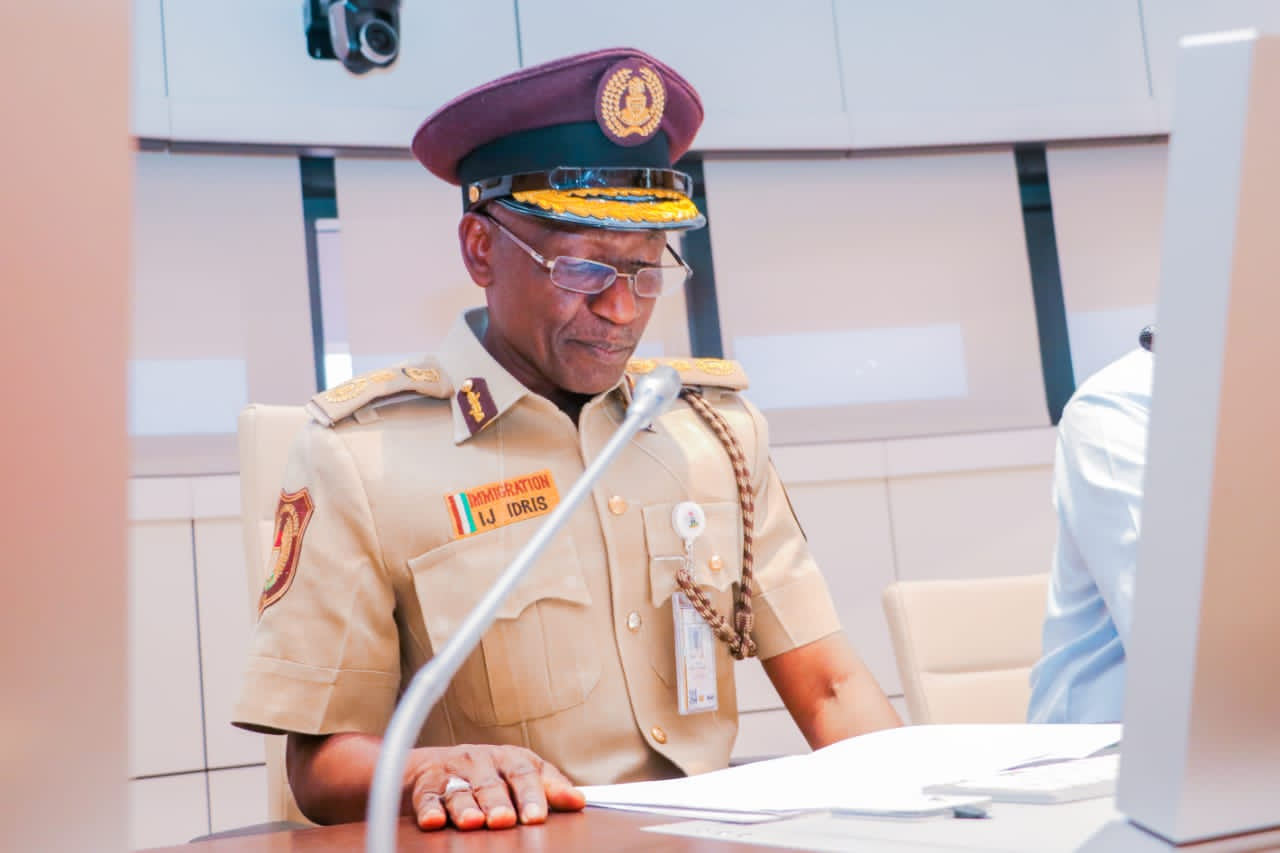 Tosin Music performs at comedy show ‘The First and Last’ - Vanguard News