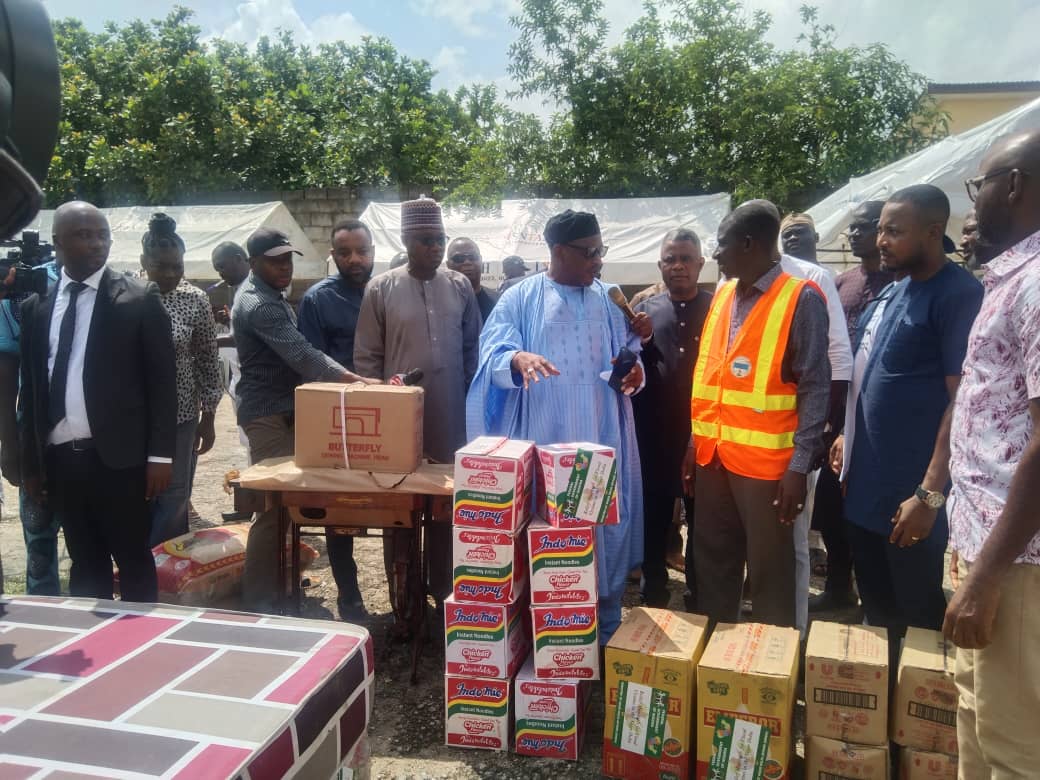 Criver President Buhari Gives Succour To Flood Victims Donates