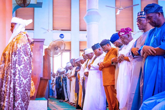 Photos: Tinubu observes Jumat prayer at Lagos Central Mosque - Vanguard ...