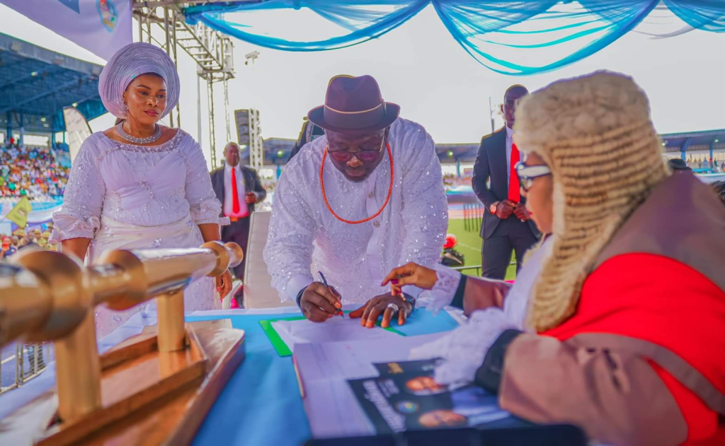 Delta Governorship: Cheers, jubilation as Oborevwori takes oaths ...