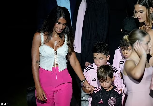 Fans hail Messi’s wife Antonela as 'world most beautiful woman ...