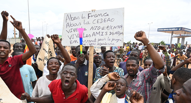Military junta: Thousands of coup supporters protest near French ...