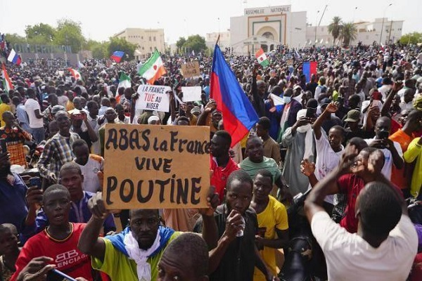 Hundreds protest in Kano against ECOWAS planned invasion of Niger ...
