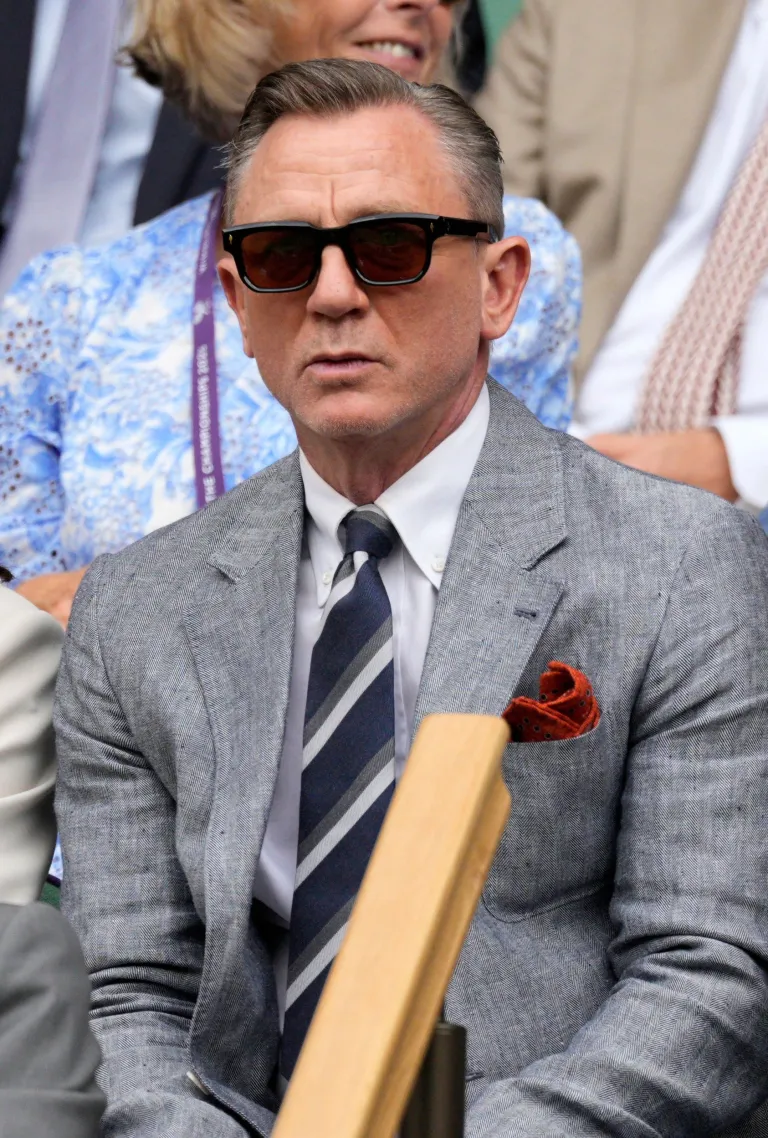 Photos: Daniel Craig, 55, leaves fans speechless with new haircut ...