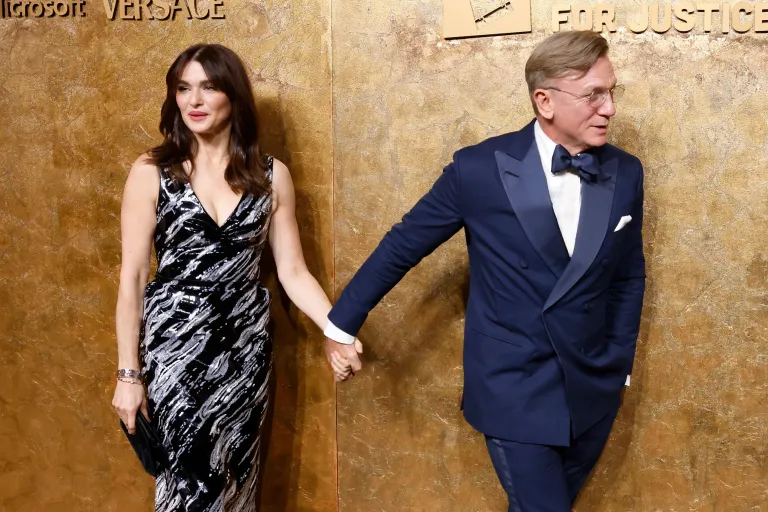 Photos: Daniel Craig, 55, leaves fans speechless with new haircut ...