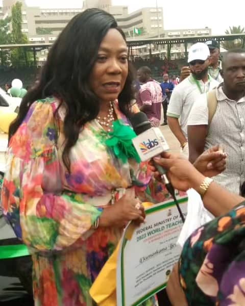 WORLD TEACHERS DAY: FGC Nise Principal wins the Best School ...
