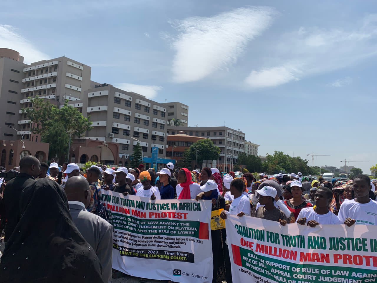 Plateau: Protesters storm S' Court over sack of four PDP members from ...