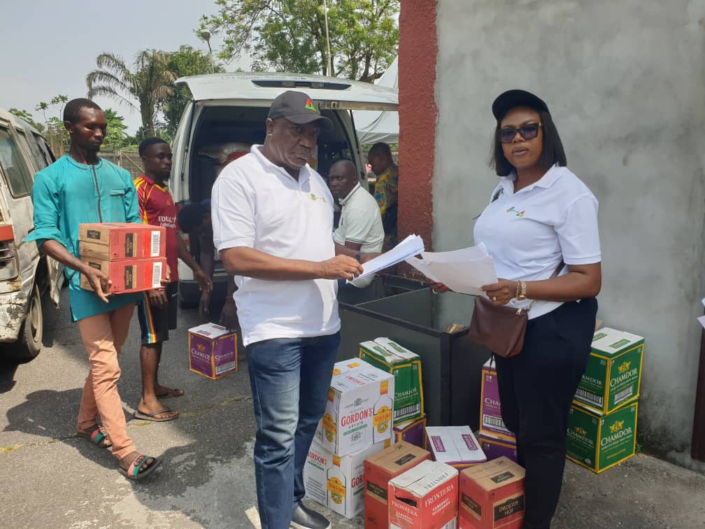 OML 34: NEPL/ND-Western JV fetes host communities for Christmas ...