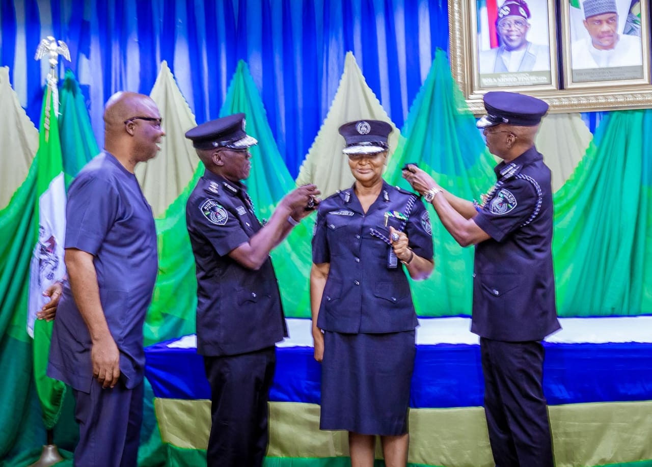 IGP decorates 14 AIGs, 21 CPs, redeploys newly promoted senior officers ...